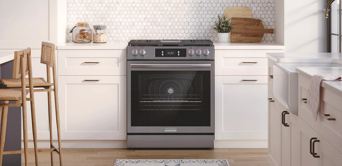 Frigidaire Gallery - 6 cu. ft Gas Range in Stainless - GCFG3060BF