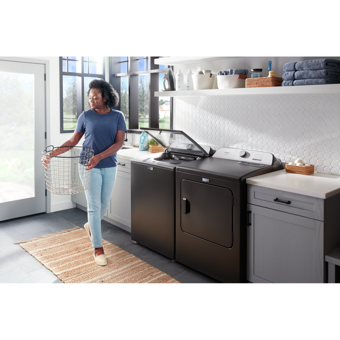 Maytag - Pet Pro 5.4 cu. Ft Top Load Washer in Black - MVW6500MBK